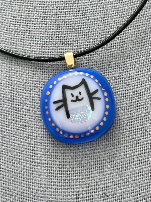Fused Glass Cat Pendant With Gold Lustre And DIchroic - Delphi Artist ...