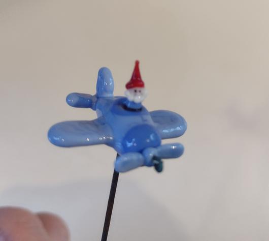 Fairy Garden Gnome In An Airplane - Delphi Artist Gallery